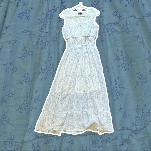 J Gee | Dresses | J Gee Blue And White Floral Maxi Dress With Detailing ...